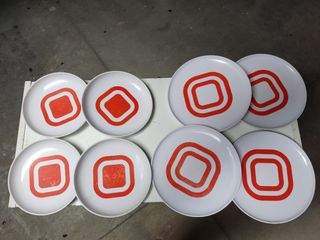 8 piatti di plastica