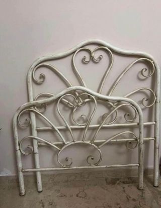 Letto singolo in ferro battuto