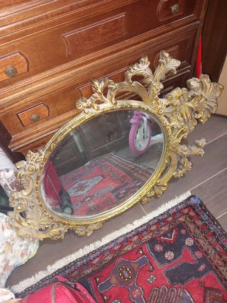 specchio con cornice oro