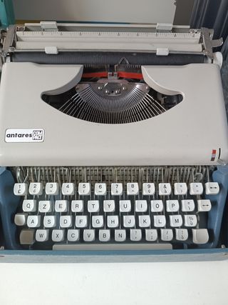 macchina da scrivere Antares