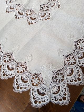 tovaglietta o centrotavola in macramè bianca