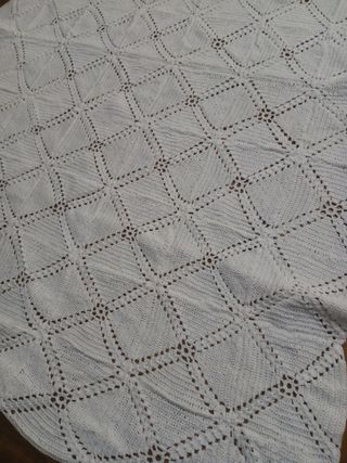 tovaglietta o centrotavola ricamata bianca a uncin