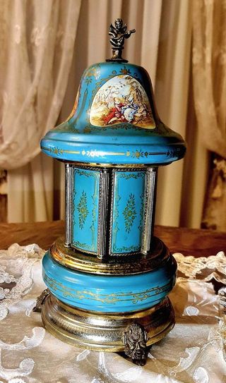 Carillon porta sigarette reuge con satiri ed arpa