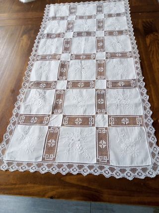 striscia file'ricamo a mano bianca