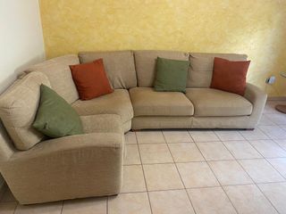 Divano colore chiaro