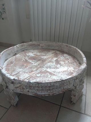 Antica macina indiana Chakki, tavolino