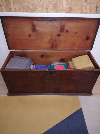 cassapanca in noce (a Bari - ritiro in loco)