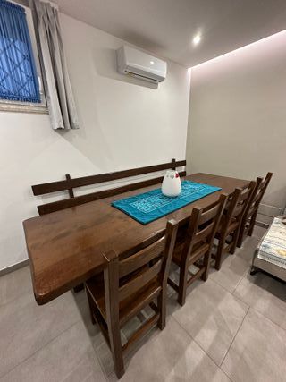 Vendo tavolo in legno color mogano