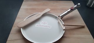 padella e accessori per cuocere creps