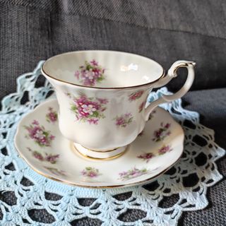 Tazza da Tea royal Albert serie Sweet Violets.