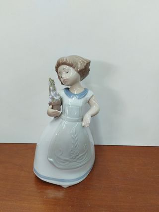 statuina NAO porcellana