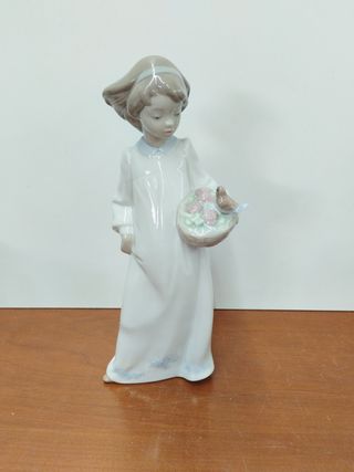 Statuina NAO in porcellana