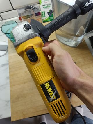smerigliatrice angolare dewalt