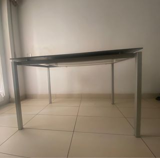 Tavolo di vetro allungabile