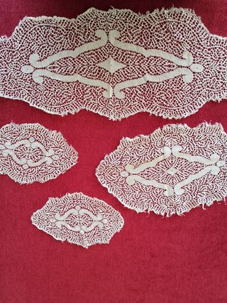 Set  4 centrini senza orlo