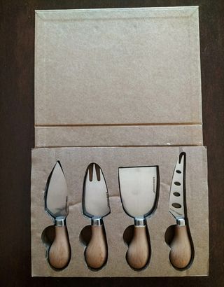 Set Coltelli Parmigiano.
Marca z.one concept
Nuovi