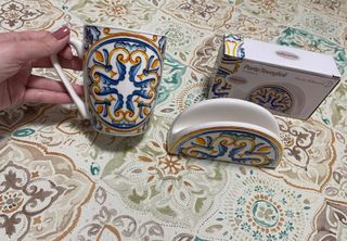 Tazza e portatovaglioli