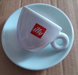 tazzina bar caffè Illy con piattino