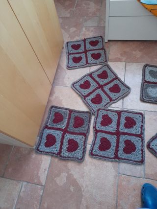 7 tovagliette, sottopiatto.