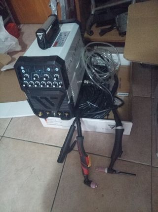 Saldatrice AC/DC pulsata