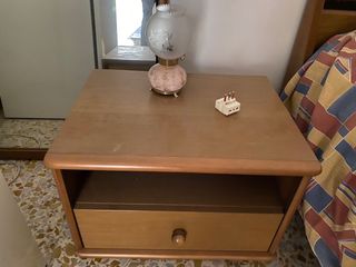 vendo comodino in legno