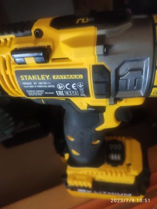 Avvitatore con 2 batterie da 4Ah
