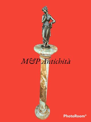 Colonna in onice con statua