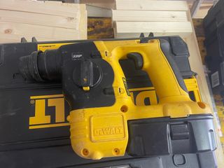 trapano dewalt 18v modello DC213