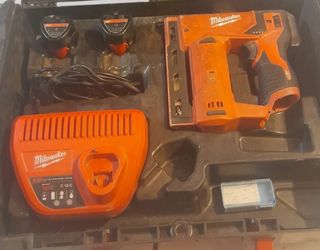 Milwaukee M12 BST-202X cucitrice