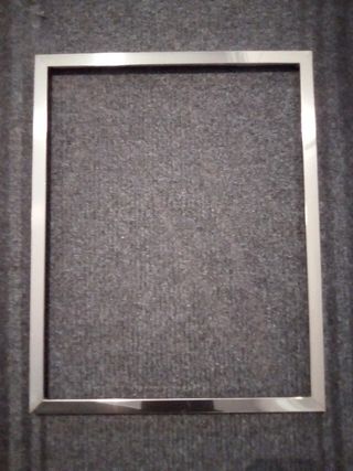 Cornice dorata in metallo leggero