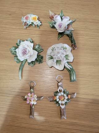 Fiori piccoli di terracotta e vetro vari