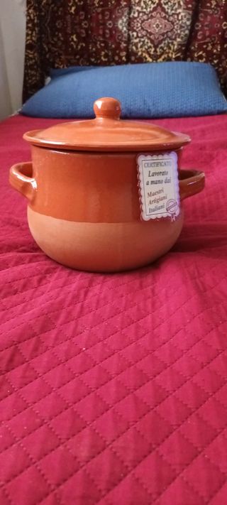 Pentola in terracotta nuova