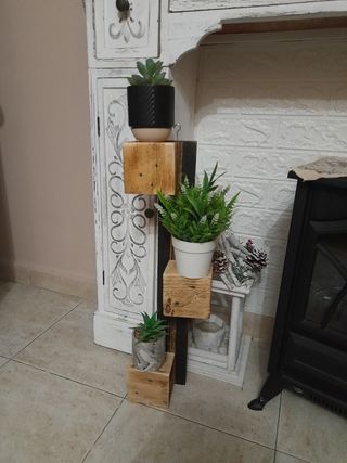 PORTAPIANTE IN LEGNO