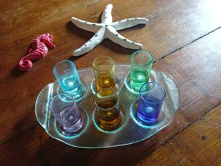 Vassoio con bicchieri vodka