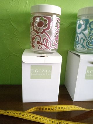 EGIZIA  UN VASO CONTENITORE CON COPERCHIO