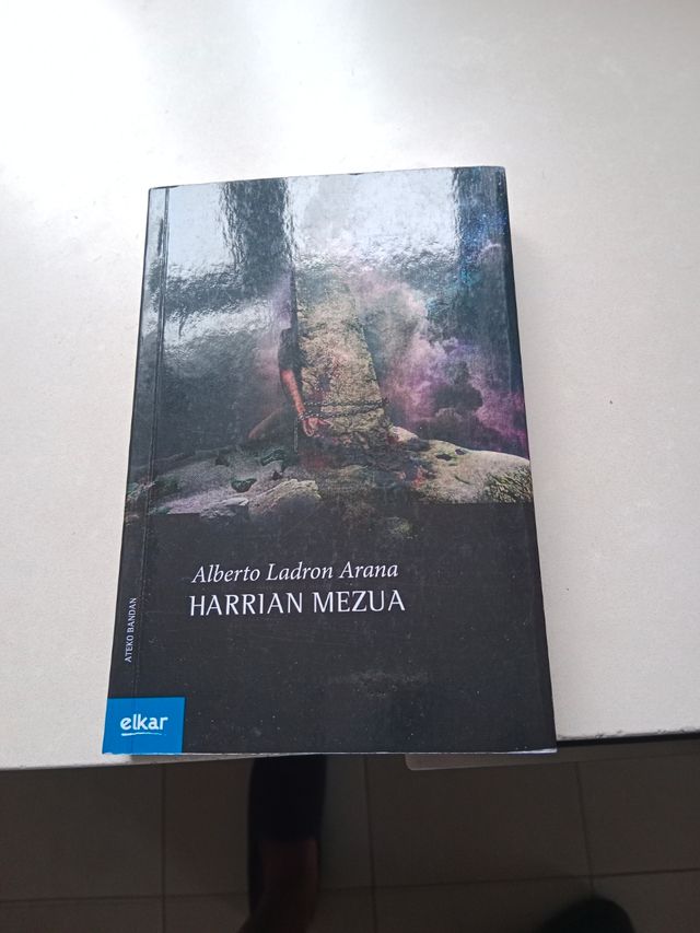 Harrian mezua ded Alberto Ladron Arana de segunda mano por 17 EUR en ...