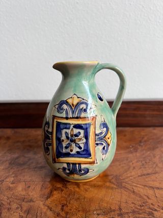 Brocchetta in ceramica, azzurra con decori blu