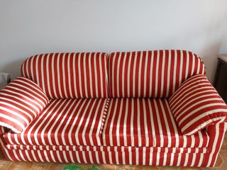 Divano letto 2 posti ben tenuto