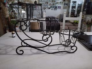 portavaso in ferro nero decorato