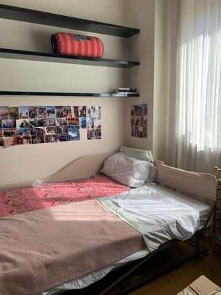 Letto singolo con altro letto che si apre sotto