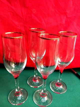 4 Calici.          3euro