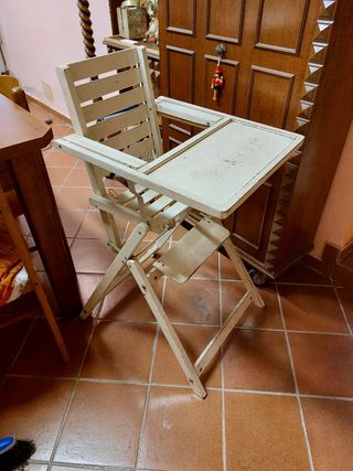 Seggiolone vintage bianco