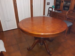 Tavolo in legno massiccio