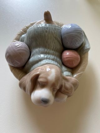 Cucciolo di cane che dorme porcellana NAO LLADRO