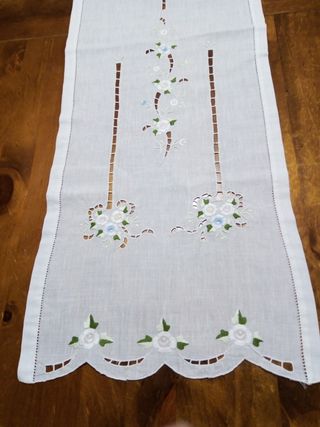 Telo tenda tutta ricamata a mano