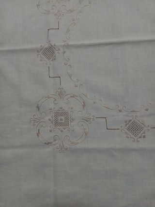 Tovaglietta  tutta ricamata a mano