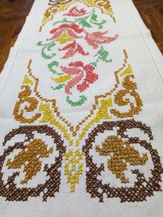 Striscia tirolese tutta a ricamata