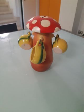 Fungo salvadanaio con tazzine