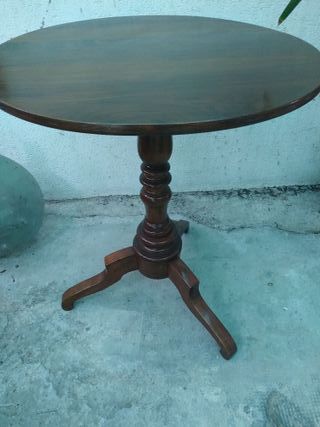 Tavolino in legno con gamba antica