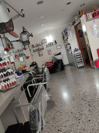 Cedo negozio parrucchiere